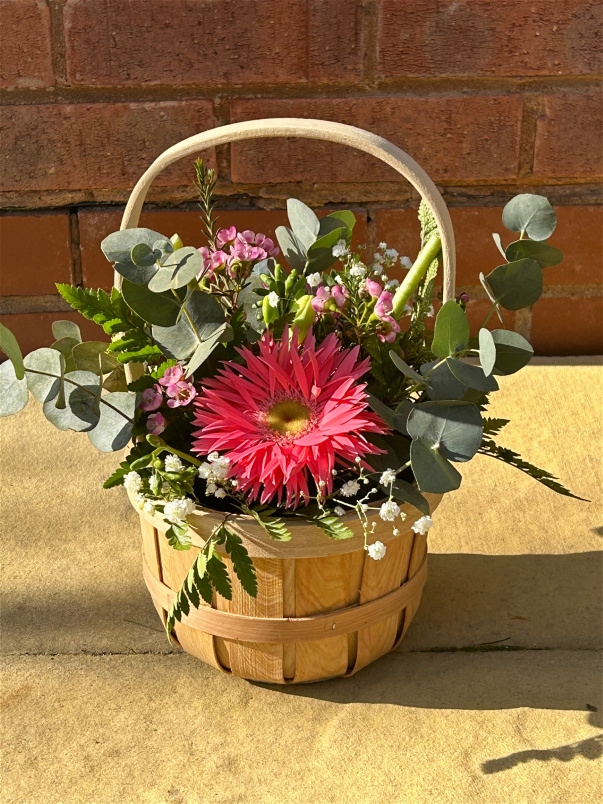 Flower baskets - Flower Delivery in Nuneaton - Little Lolas